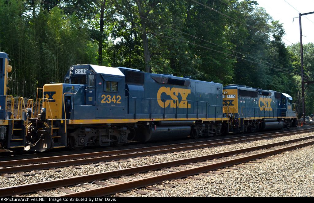 CSX Road Slug 2342/GP40-2 mother 6915 on O035-17